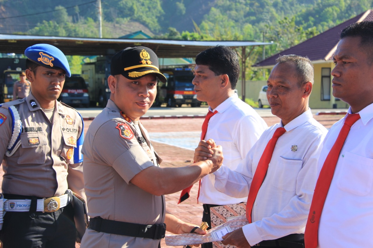 Kapolres Beri Penghargaan Kepada Personel Berprestasi – News 24 Jam